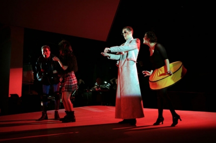 MAJA & CO | Peter Lund, Buch & Regie